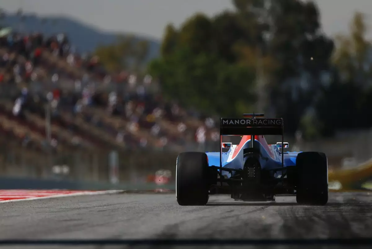 Circuit de Catalunya, Barcelona, ​​Espanja. Perjantai 13. toukokuuta 2016. Pascal Wehrlein, Manor Mrt 05 Mercedes, poistuu Pit Lane. World Copyright: Andy Hone / Lat Valokuvaus Ref: Digitaalinen kuva _yy0040
