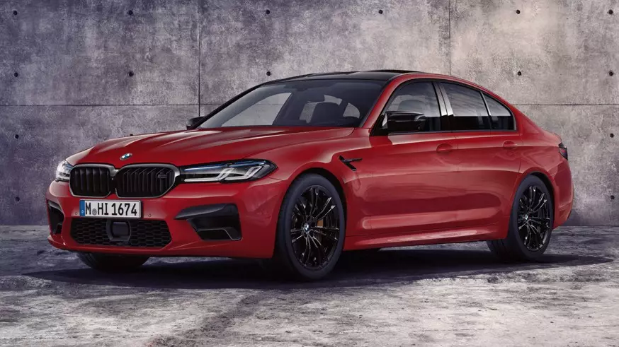 BMW updated M5: new digital 