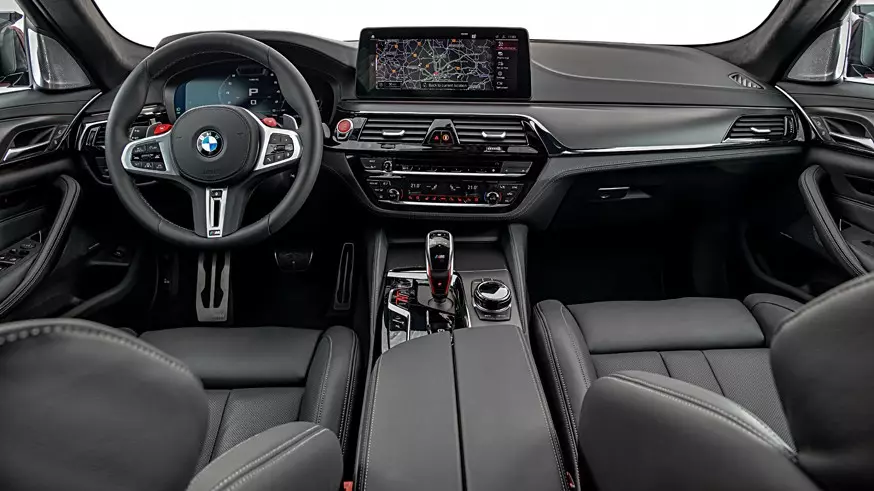 BMW updated M5: new digital 