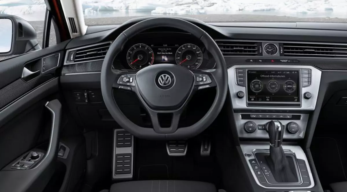 Volkswagen je pokazao ovs-visoko pasfat alltrack u Ženevu 2155_11