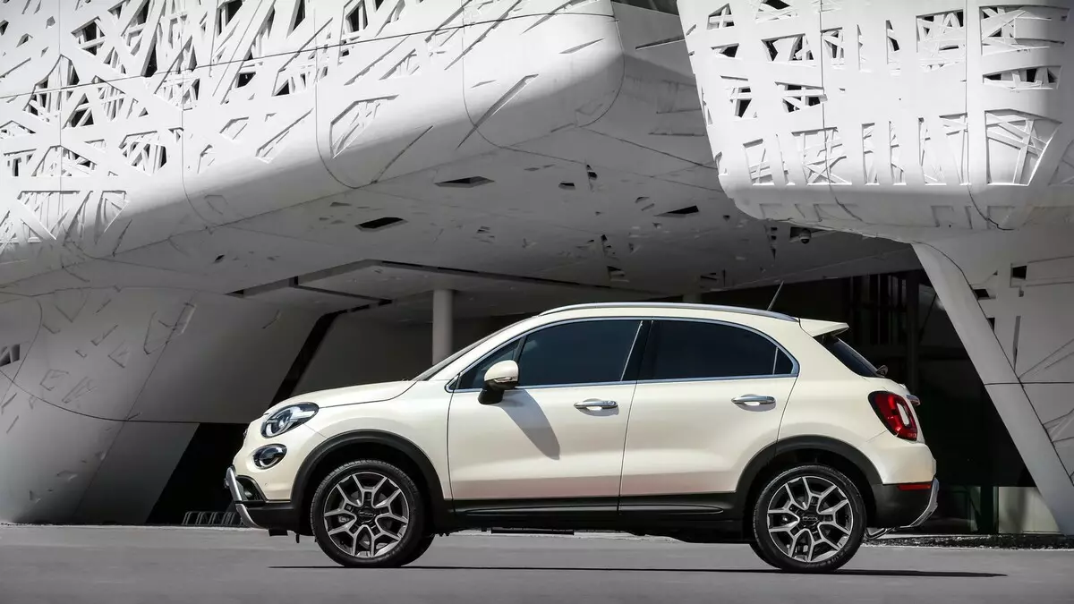 Restyling Fiat 500x: Mga pagbabago sa hitsura, mga bagong motors at kagamitan 21672_10