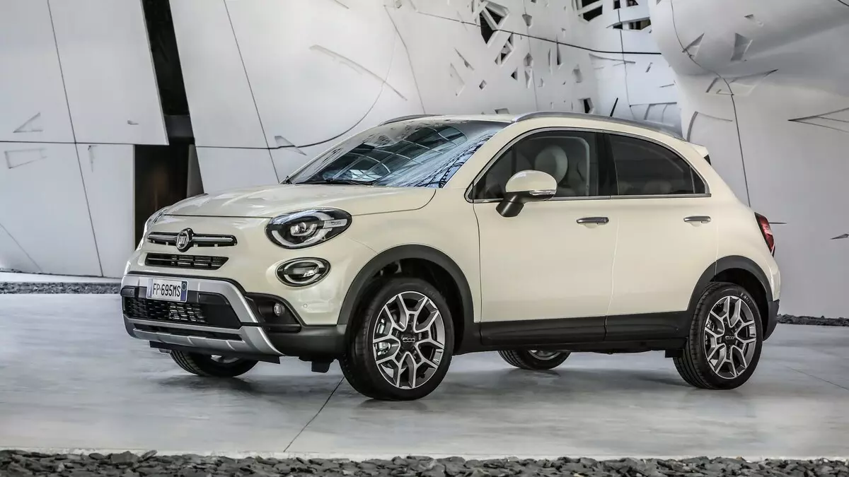 Restyling Fiat 500x: Mga pagbabago sa hitsura, mga bagong motors at kagamitan 21672_9