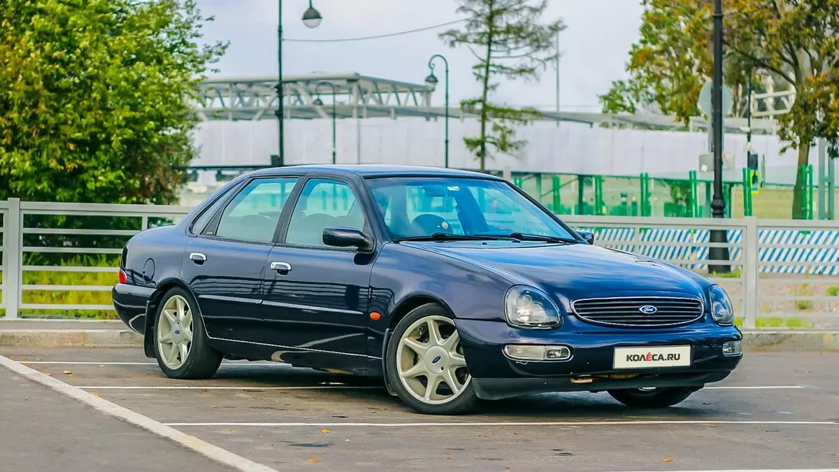 Ford Scorpio mẹta mẹẹdogun