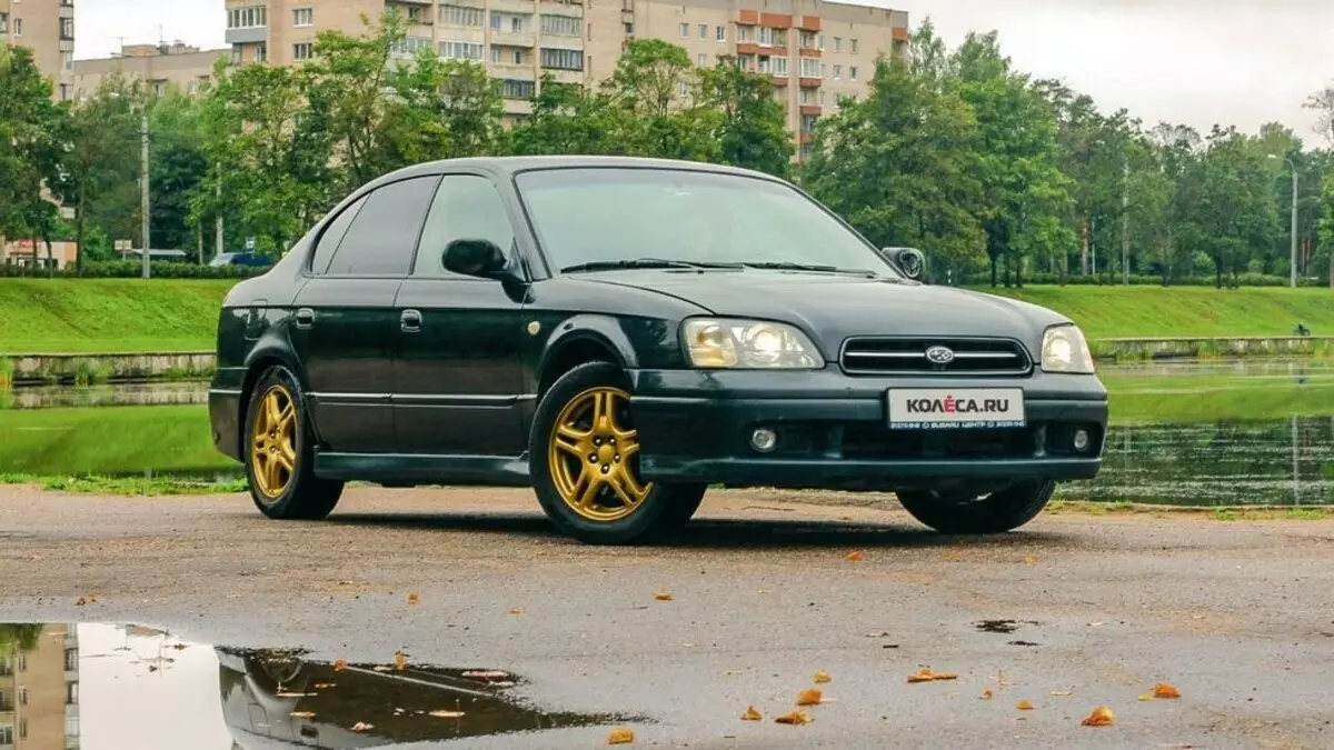 Subaru Legacy Three Quarters (3)