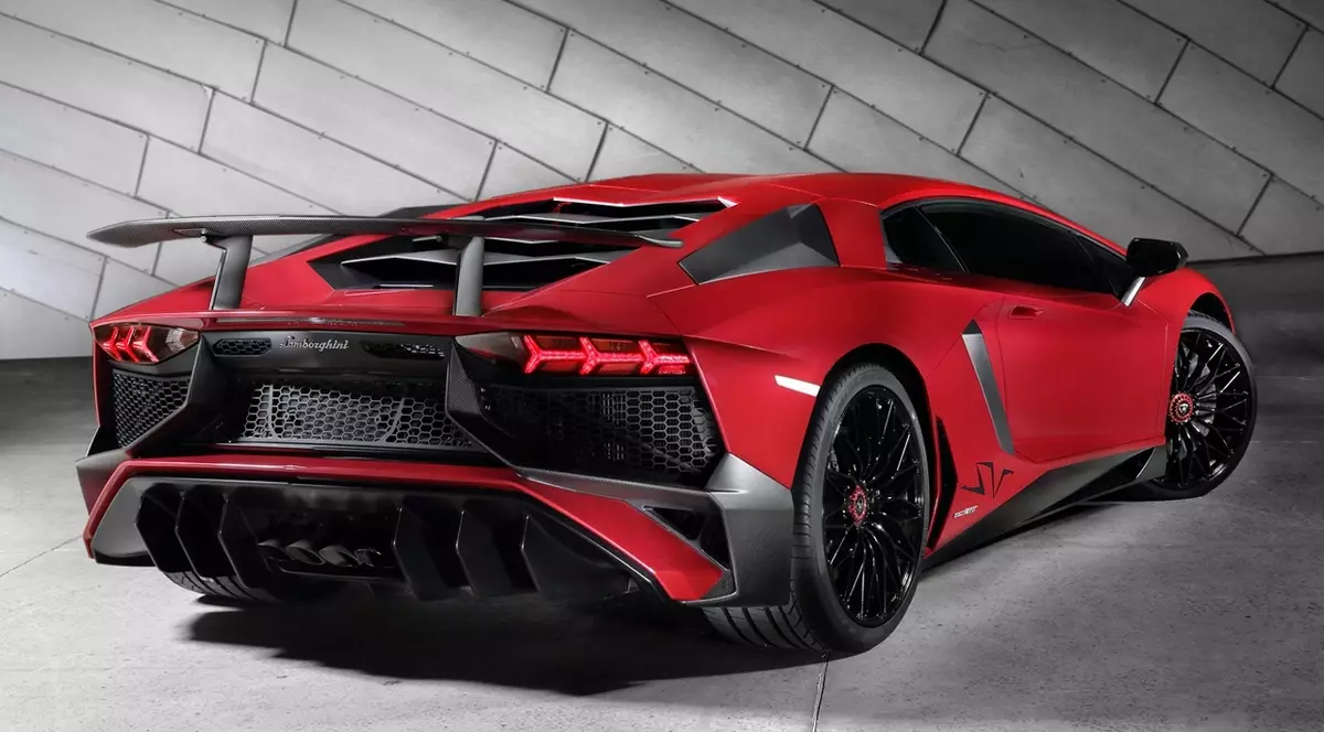 Lamborghini ກໍາລັງກະກຽມເປັນຖະຫນົນ Crazy 216_4