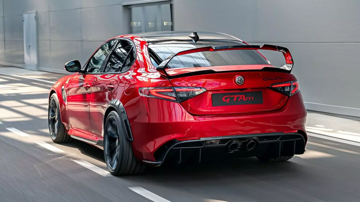 Místo sportu: Alfa Romeo Giulia získala extrémní verzi GTA 21721_10