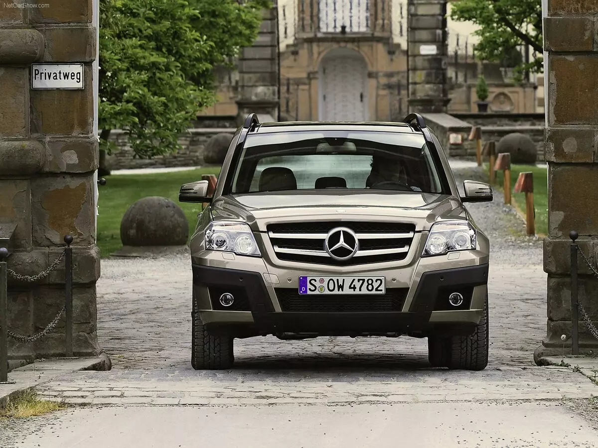 100.000 Kilometer mat Mercedes-Benz GLK 220: Brems- zouzedrécken an Pompel Mängel 21724_2