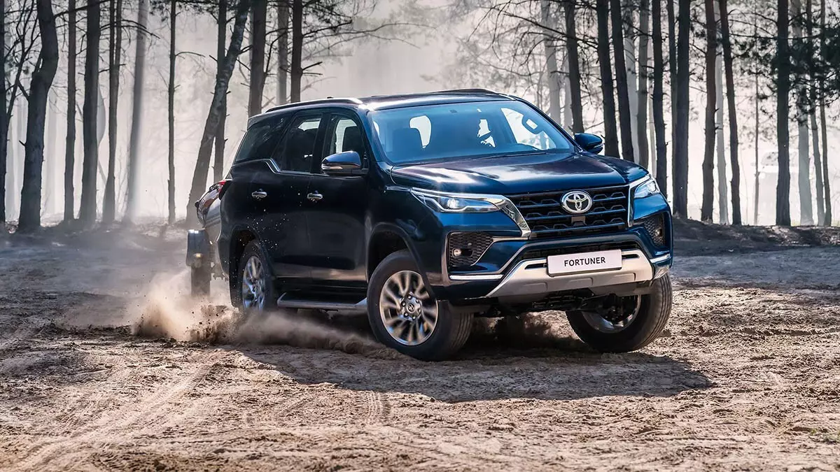 Αυξήθηκε ζήτηση για ενημερωμένο HILUX και FORTUNER στη Ρωσία 21772_1