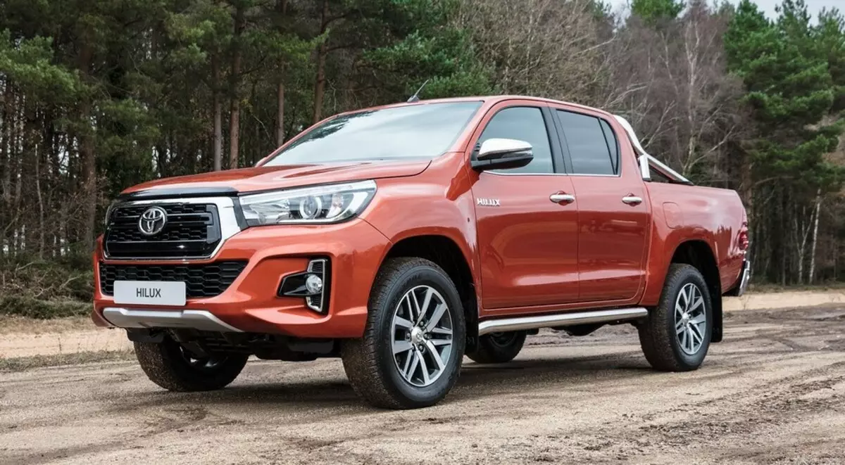 S'ha actualitzat a Toyota Hilux per a Europa: mentre que sota el pretext d'especial 21776_1