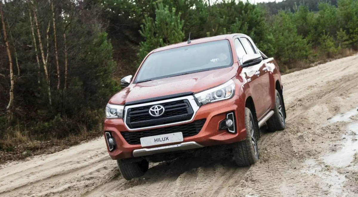 განახლებულია Toyota Hilux ევროპისთვის: სპეციალური საფარის ქვეშ 21776_12