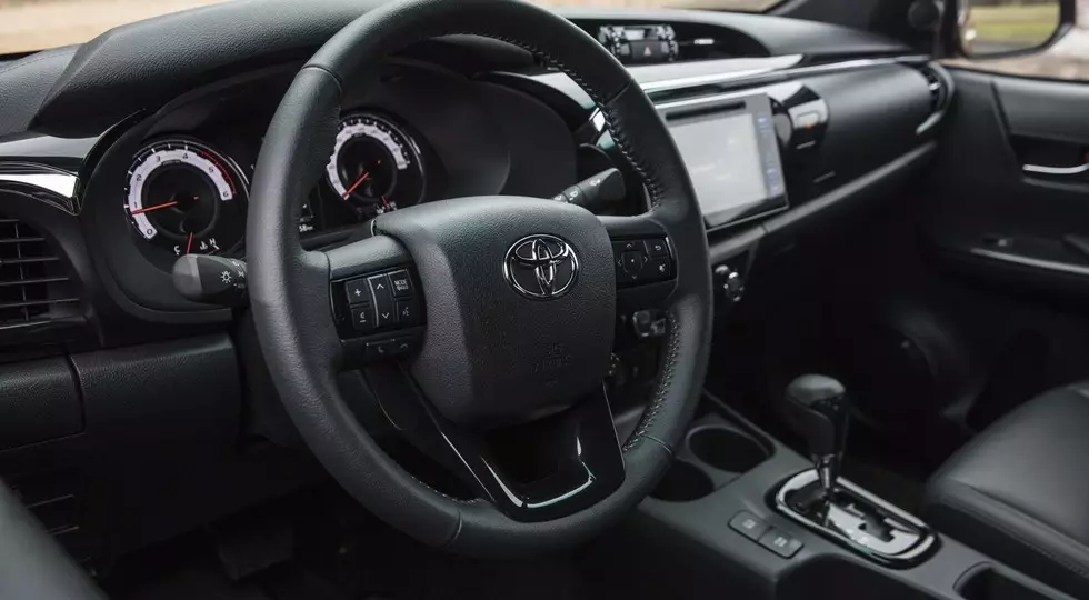 განახლებულია Toyota Hilux ევროპისთვის: სპეციალური საფარის ქვეშ 21776_6