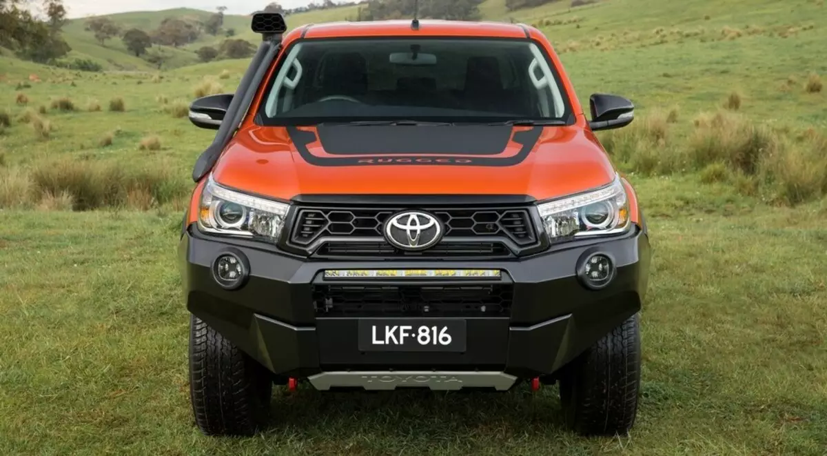 Пікап Toyota Hilux обзавівся трьома новими версіями 21779_4