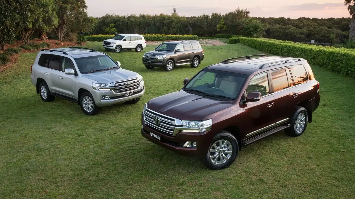 Στη φωτογραφία: Toyota Land Cruiser (200) '2015-N.V.