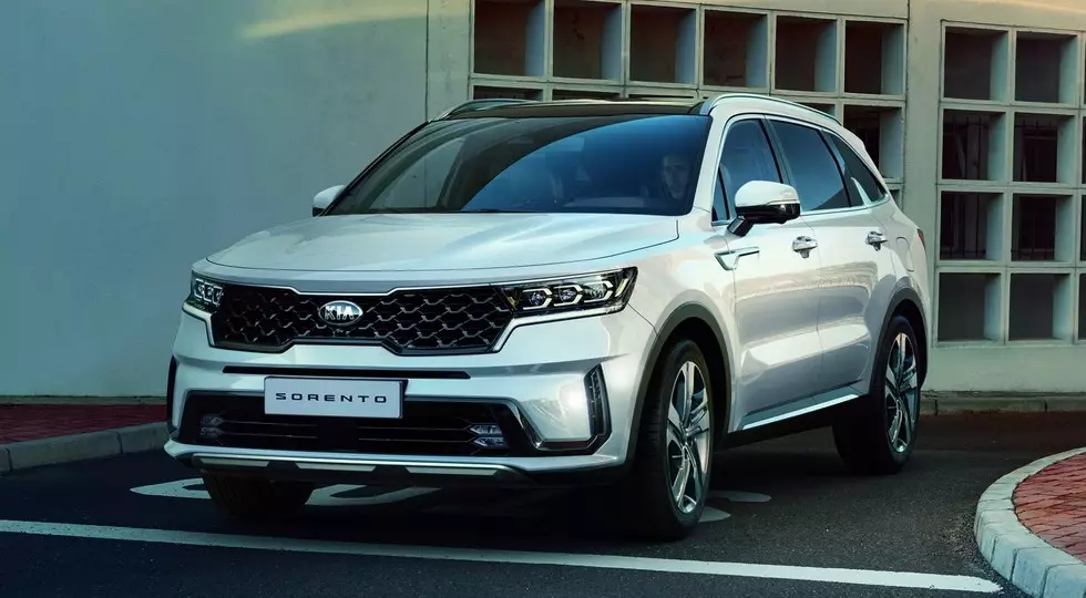 Kia Sorento baru telah menjadi hibrid 230 yang kuat. Versi tradisional juga berada di barisan 21853_2