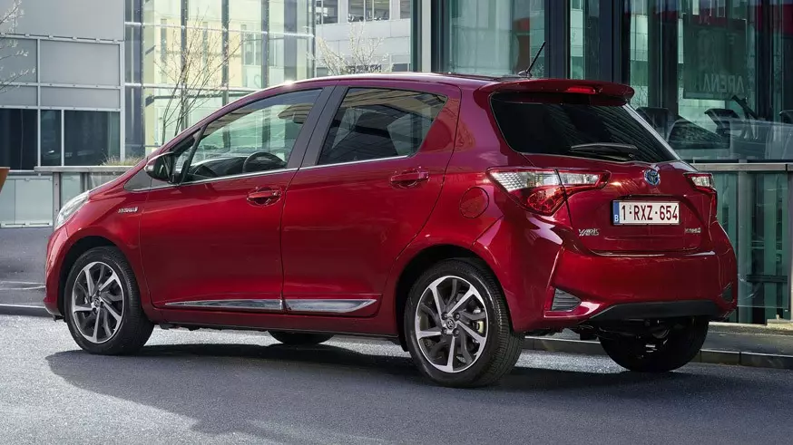 Mazda binds to Toyota Yaris and will sell it in Europe 21864_5