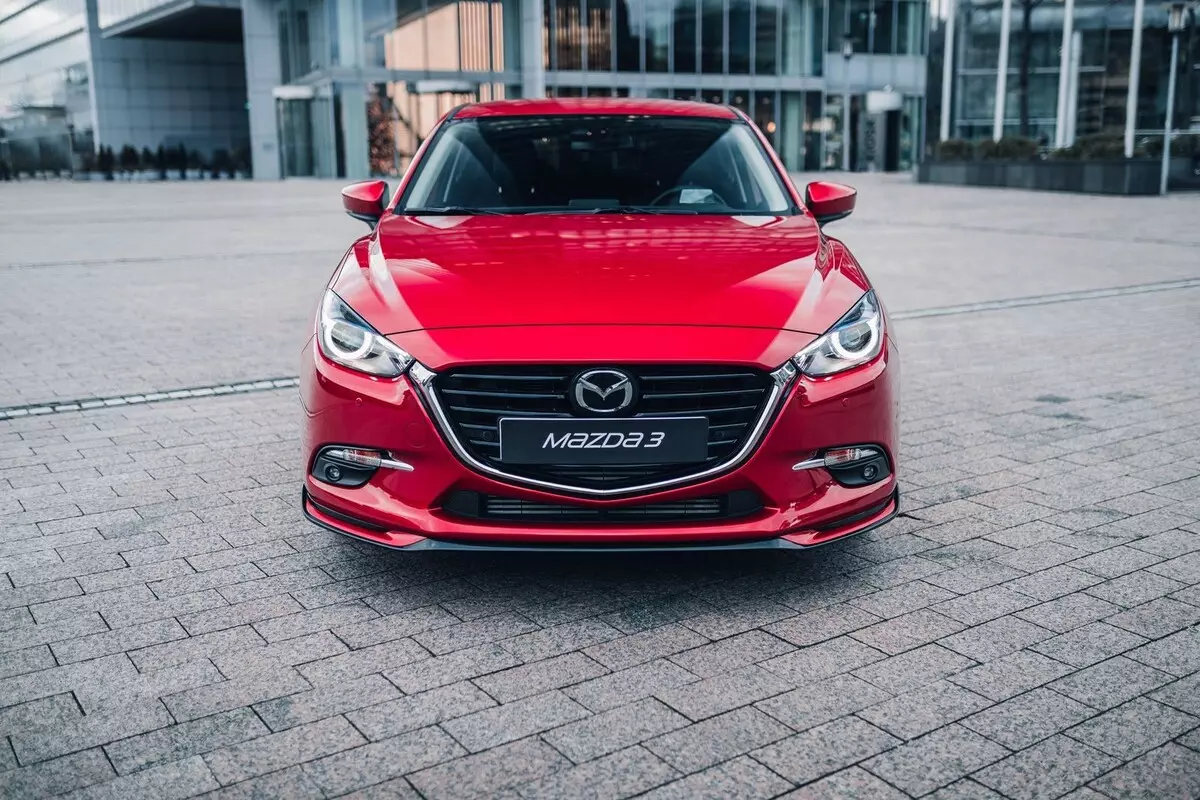 Mazda 3 BM: Ubwino ndi CRA, MUNSO 21865_4