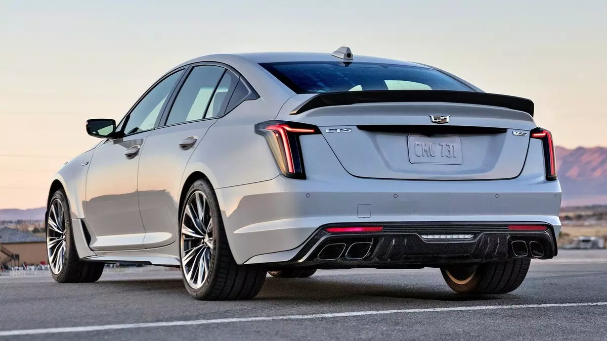 Cadillac CT5-V Blackwing: BMW M5 concorrente com motor de Corvette e caixa manual 21868_1