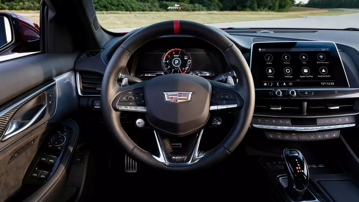 Cadillac Ct5-V BlackWing: BMW M5 mai gasa tare da motar daga akwatin Corvette da akwatin 21868_10