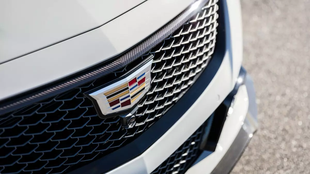 CADILLAC CT5-V Blackwing: BMW M5 Competitor ar motoru no Corvette un Manuālā kaste 21868_4