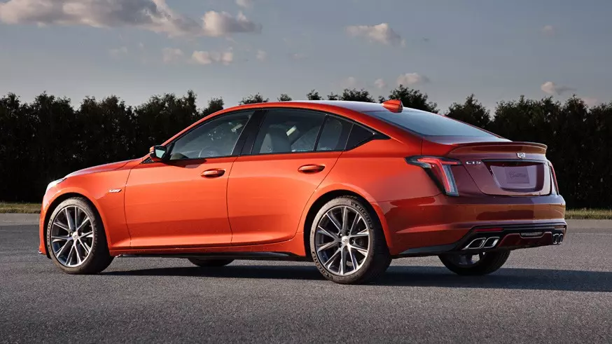 Soket olmadan olacak: Cadillac CT4 ve CT5 sedanları 