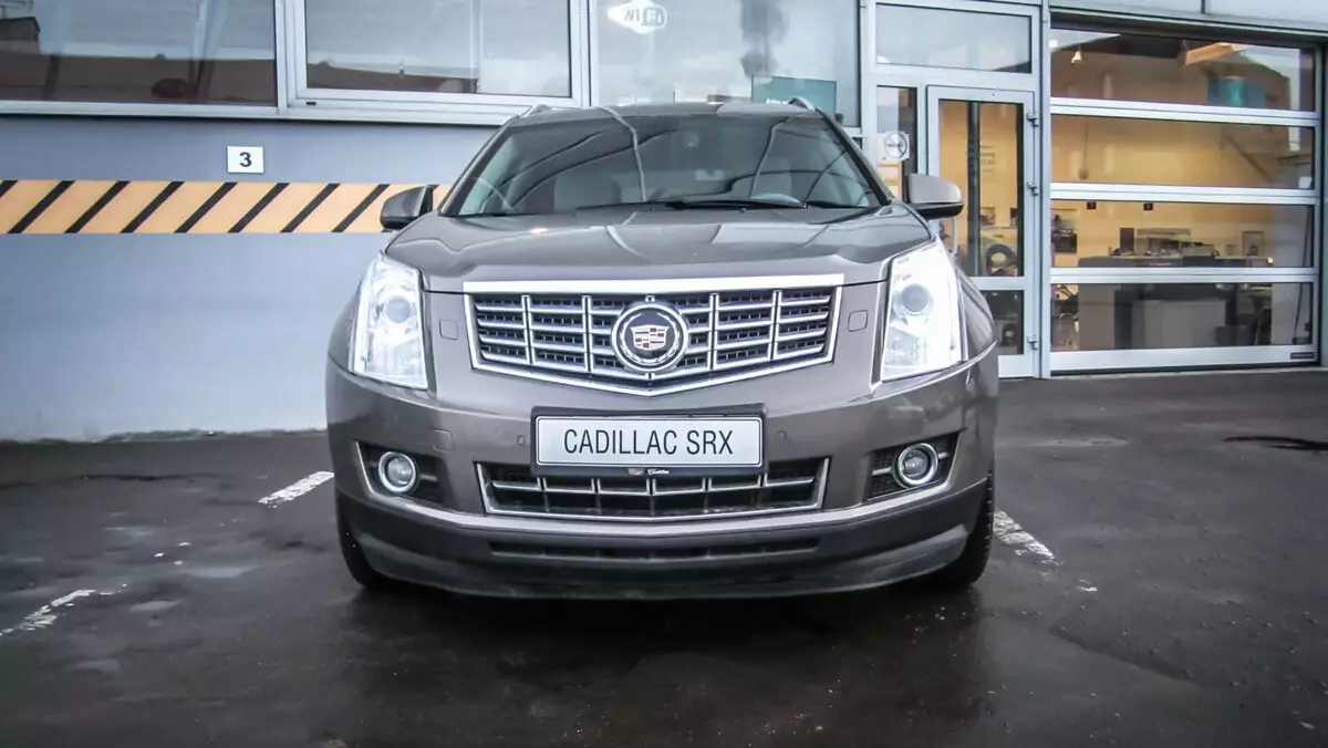 Cadillc SRX: Dakoki, glitches a cikin wutar lantarki, allon nuna shiru 21877_2