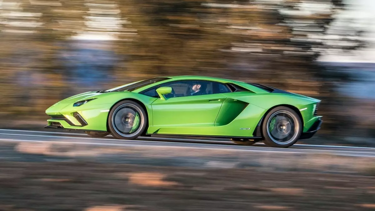 Udgivet Gas - Stalled: Supercars of Lamborghini Aventador Reagerer på Rusland 21894_1