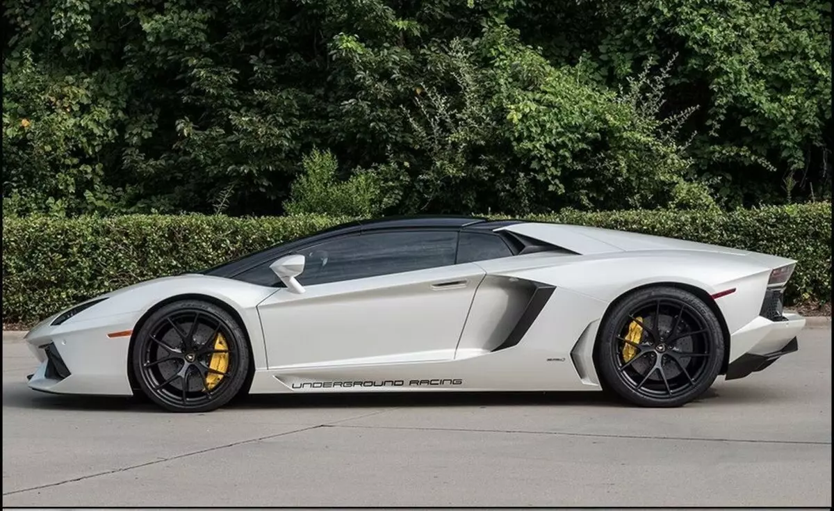 Gitukod sa ilawom sa ilawom sa ilawom nga karera 1500-lig-on nga espesyal nga interbyu sa Lamborghini Aventador SV Roadster 21902_2