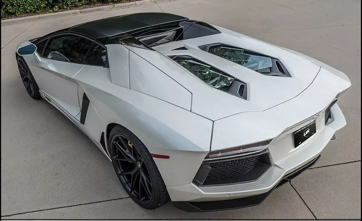 Gitukod sa ilawom sa ilawom sa ilawom nga karera 1500-lig-on nga espesyal nga interbyu sa Lamborghini Aventador SV Roadster 21902_3