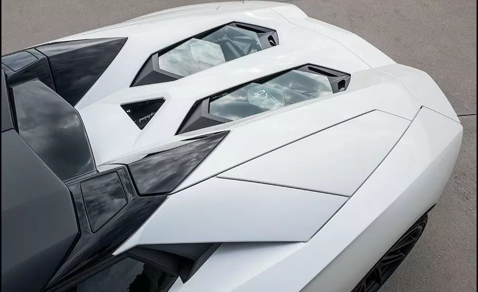 Gitukod sa ilawom sa ilawom sa ilawom nga karera 1500-lig-on nga espesyal nga interbyu sa Lamborghini Aventador SV Roadster 21902_4