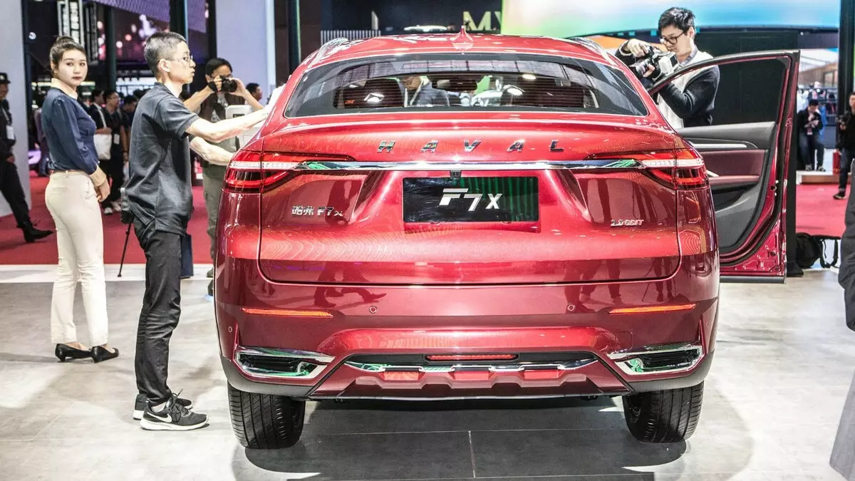 รีวิวและวิดีโอ Coupe Haval F7X: ไม่มี 4WD แต่ในประเทศจีนมีราคาแพงกว่า F7 ปกติ แต่ในรัสเซีย? 21917_3