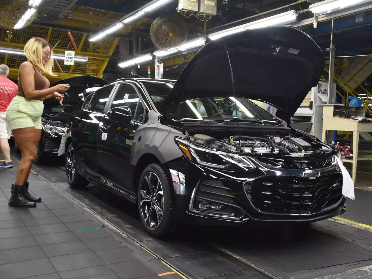 Chevrolet Cruze verkauft immer noch gut in den USA, aber die GM-Führer eilig, um sich mit ihm zu trennen.