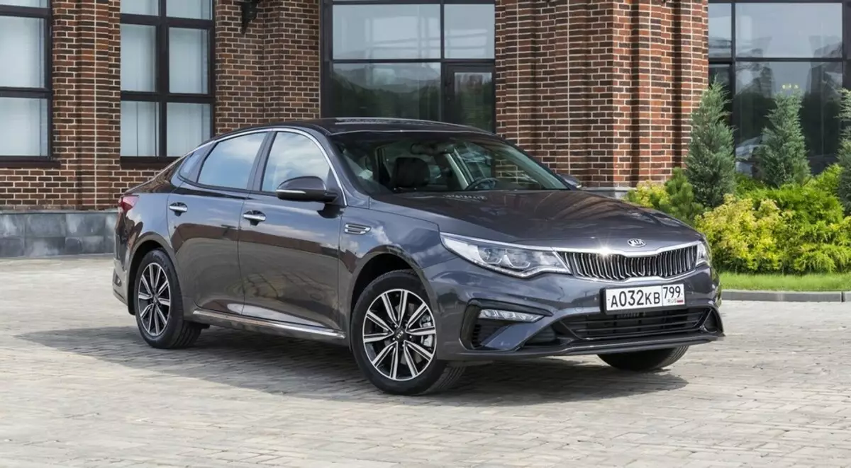 New Kia Optima: Tsopano pafupifupi matlebecks okhala ndi zopsa zachilendo. Salon adatseka 22123_8