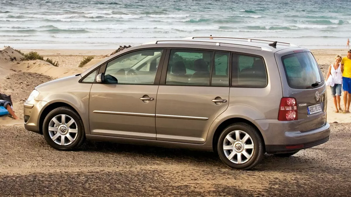 Volkswagen Touran L z przebiegiem: korozja pod kłopotem i kłopotów z EUR 22176_6