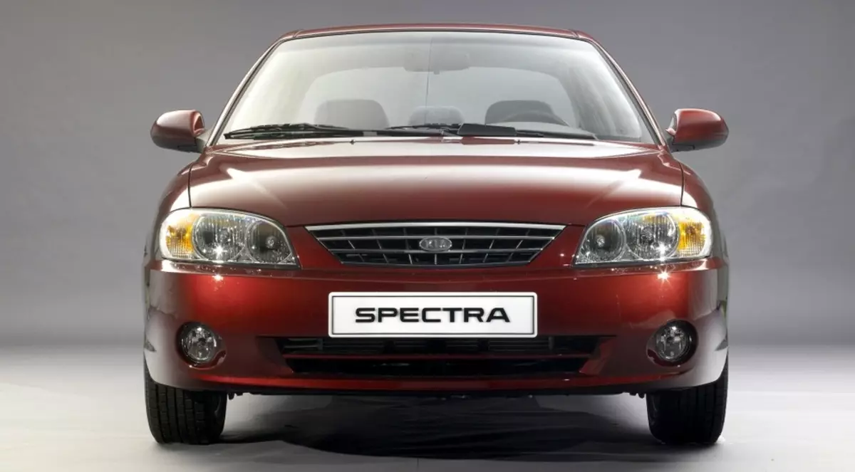 Jinsi ya kununua KIA Spectra kutumika. 2221_4