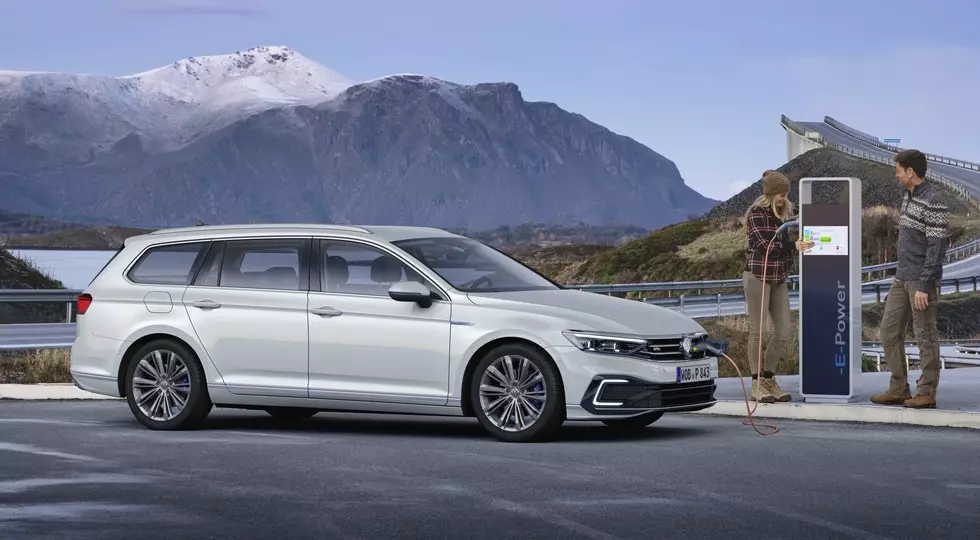 Ztráta kupujících VW Passat: téměř beze změny v designu, ale s 