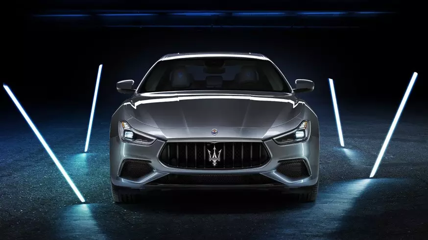 Debit with a delay: Maserati introduced his first hybrid 22281_4