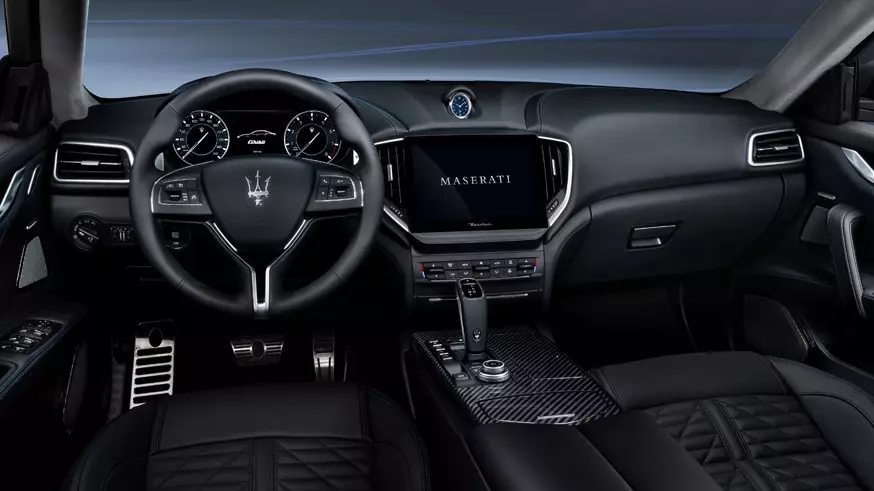Debit with a delay: Maserati introduced his first hybrid 22281_6