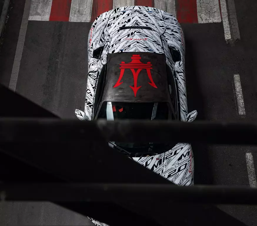 La itala du-porda sporta aŭto prepariĝas al la premiero: Nova Maserati MC20-Teaser 22283_5