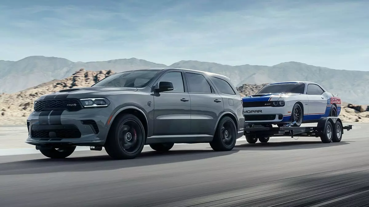 Dodge Durango ponownie odnowiony i dostał 720-silną wersję SRT Hellcat 22319_10