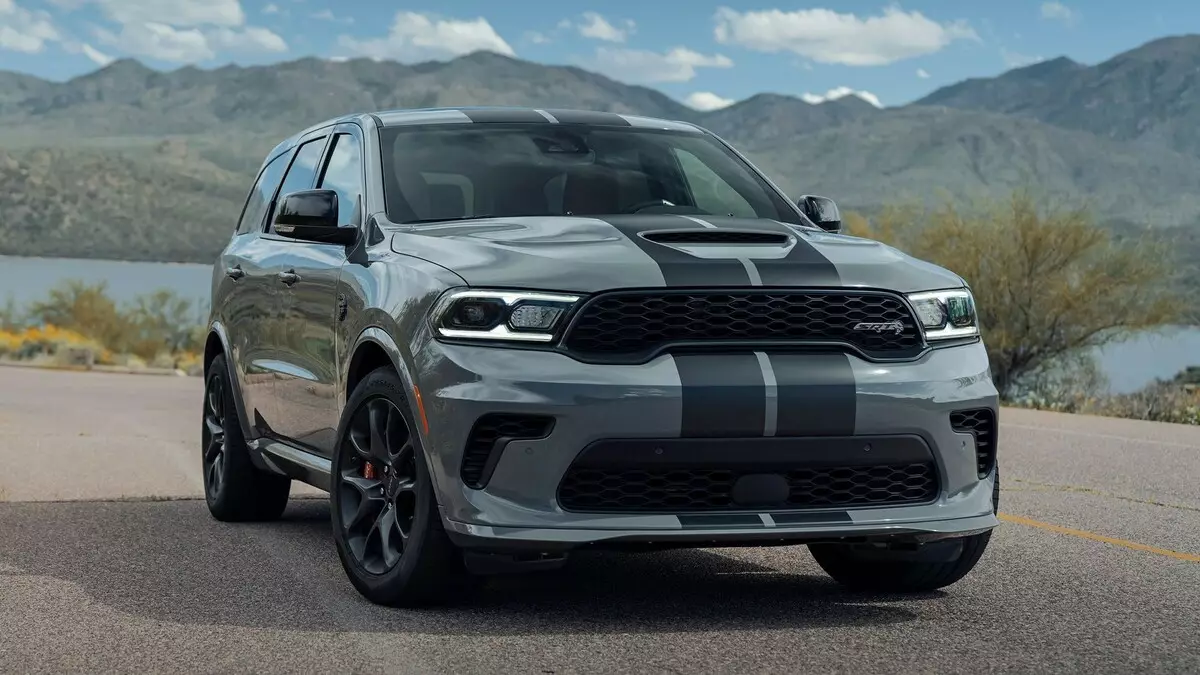 Dodge Durango ponownie odnowiony i dostał 720-silną wersję SRT Hellcat 22319_13