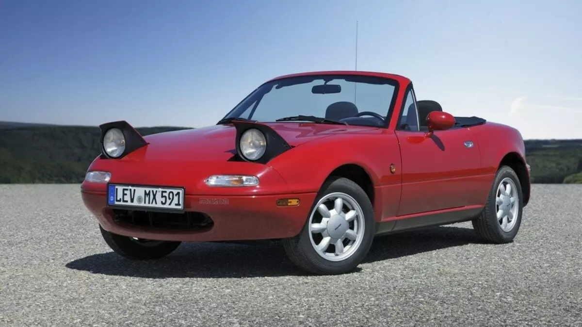 Mazda MX-5 III with mileage: inevitably wet floors and complex, but strong suspension 22367_1