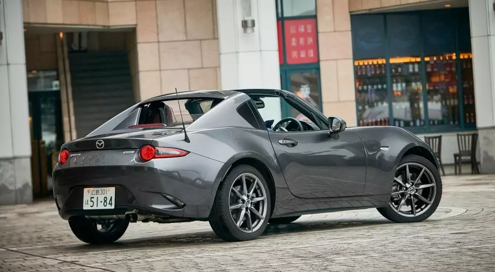 Efterfrågan på en ny version av MAZDA MX-5 visade sig vara högre än prognoser 22376_2