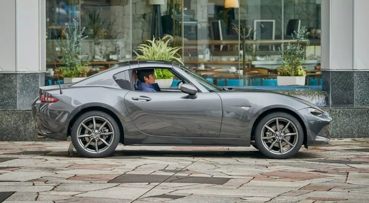 Попыт на новую версію Mazda MX-5 апынуўся вышэй прагнозаў 22376_5