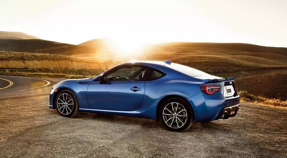 Seorang Subaru Brz Coupe baru akan didedahkan pada musim gugur: masih berkaitan dengan Toyota, enjin turbo yang dipersoalkan 22381_3