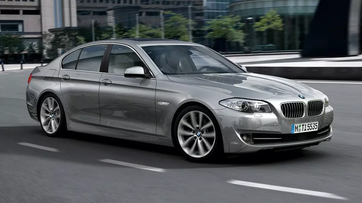 Dalam foto: BMW 535i Sedan (F10) '2010-13