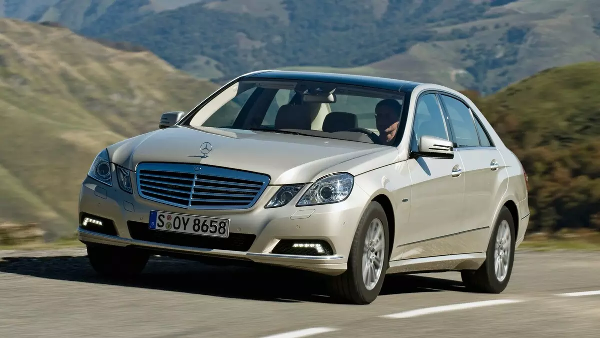 Dalam foto: Mercedes-Benz (W212) '2009-12