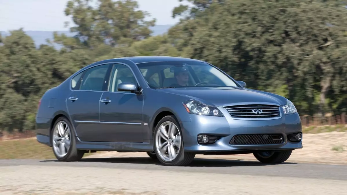 写真の中で：Infiniti M35S '2007-10