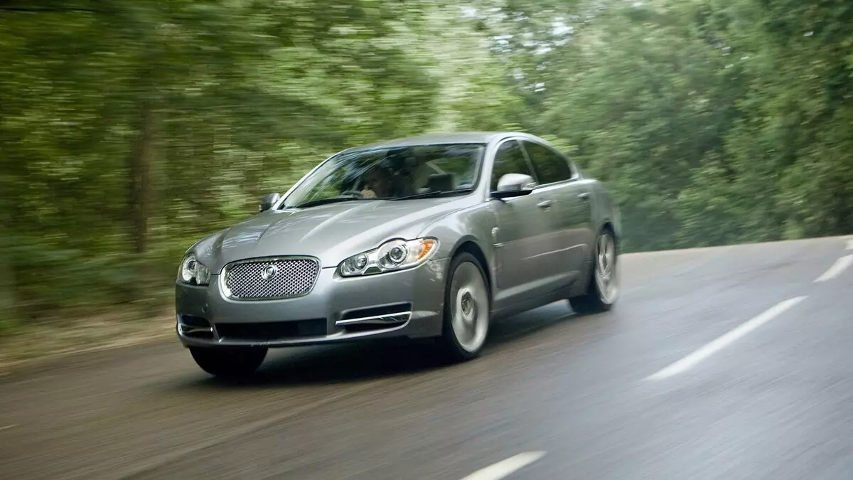 写真の中で：Jaguar XF '2008-11