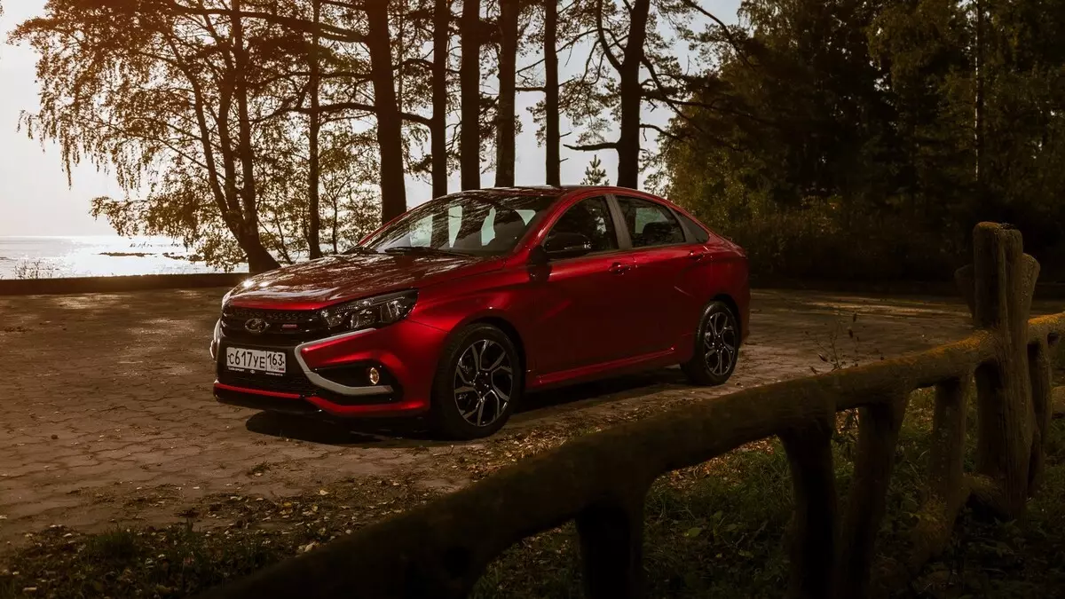 Lada_Vesta_Sport Red Three Quarters (4)