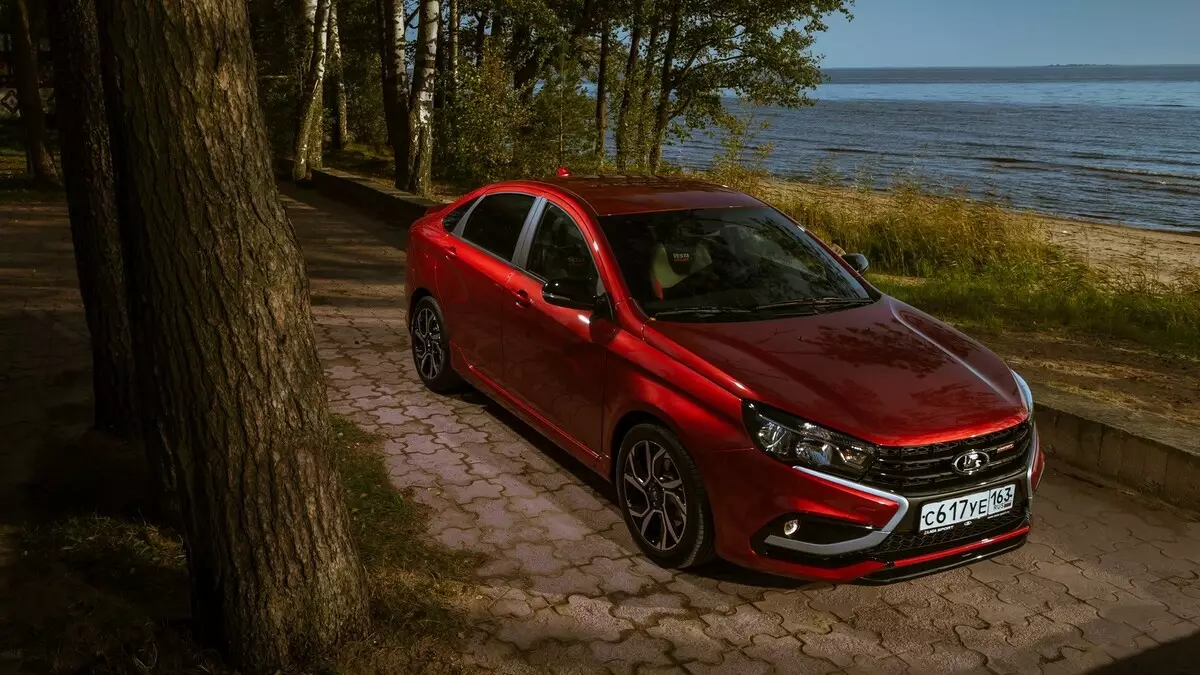 Lada_Vesta_Sport Red Three Quarters (5)